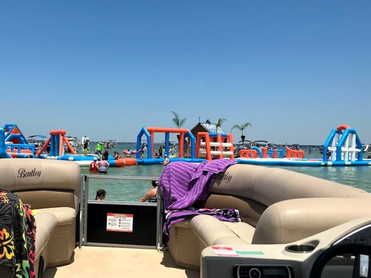 8 Destin Pontoon Boat Rentals and Yacht Experiences