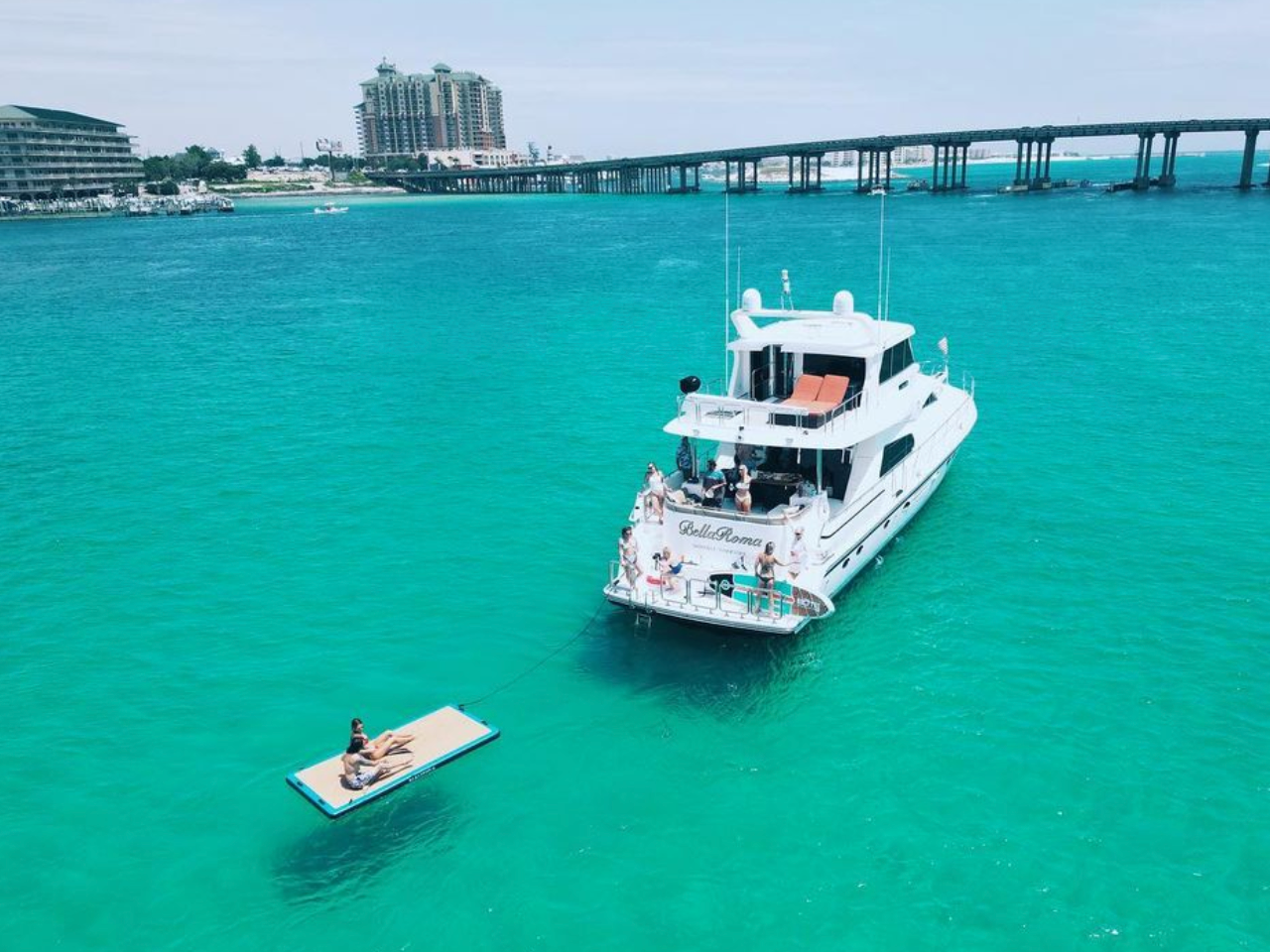 8 Destin Pontoon Boat Rentals and Yacht Experiences
